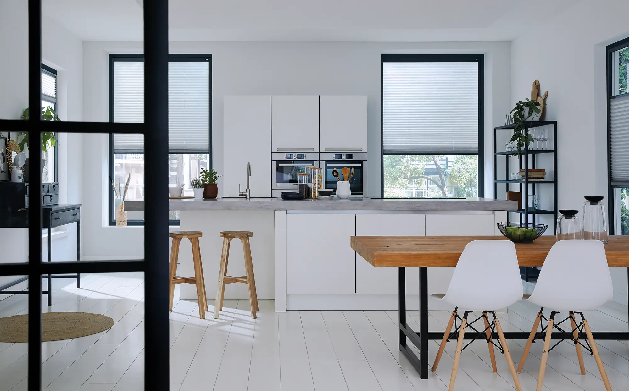 Raamdecoratie, hordeuren en raamhorren op maat | KeJe.nl